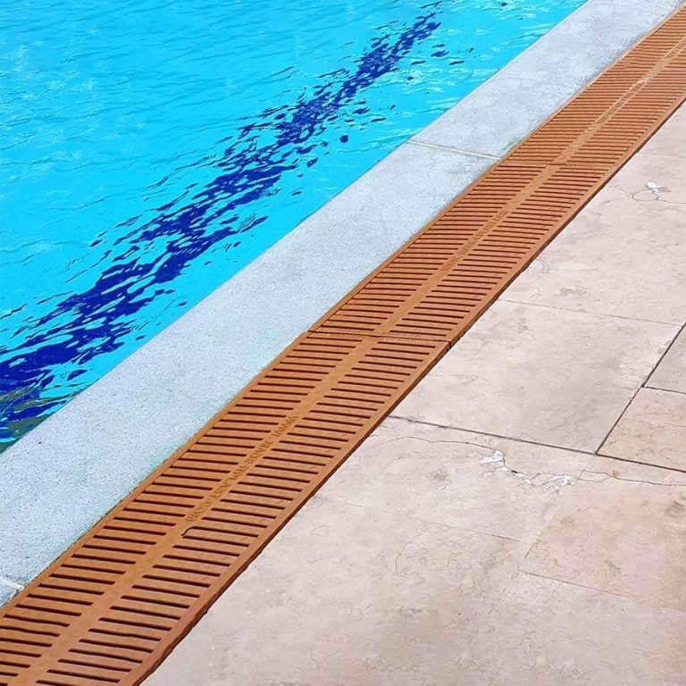 Rejilla plástica para piscina. Rejilla desagüe perimetral