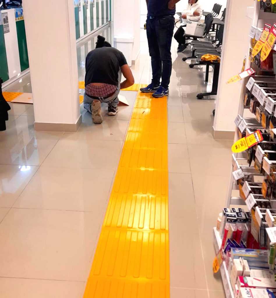 Pisos Podotáctiles para personas invidentes en plástico polipropileno