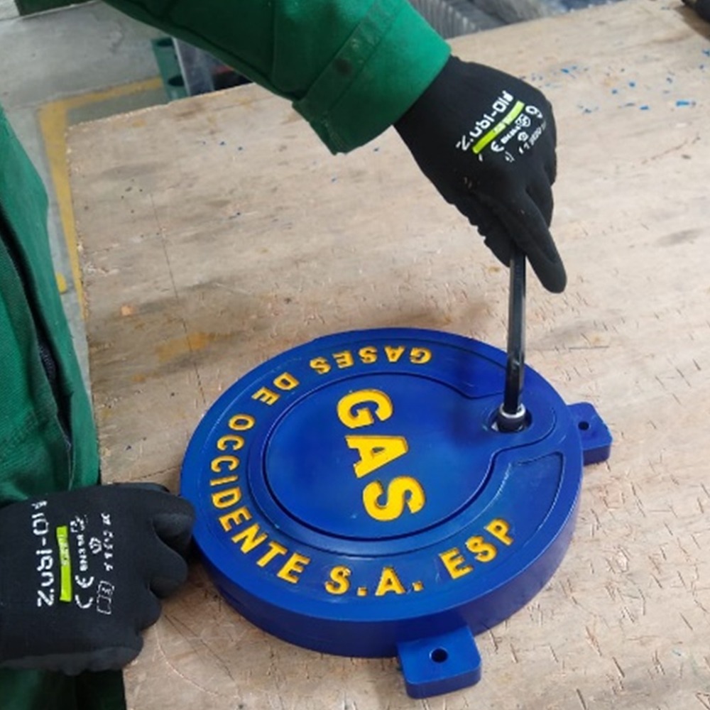 Caja plástica con tapa • Registro de Gas Natural • PBX: 4891309 • Bogotá