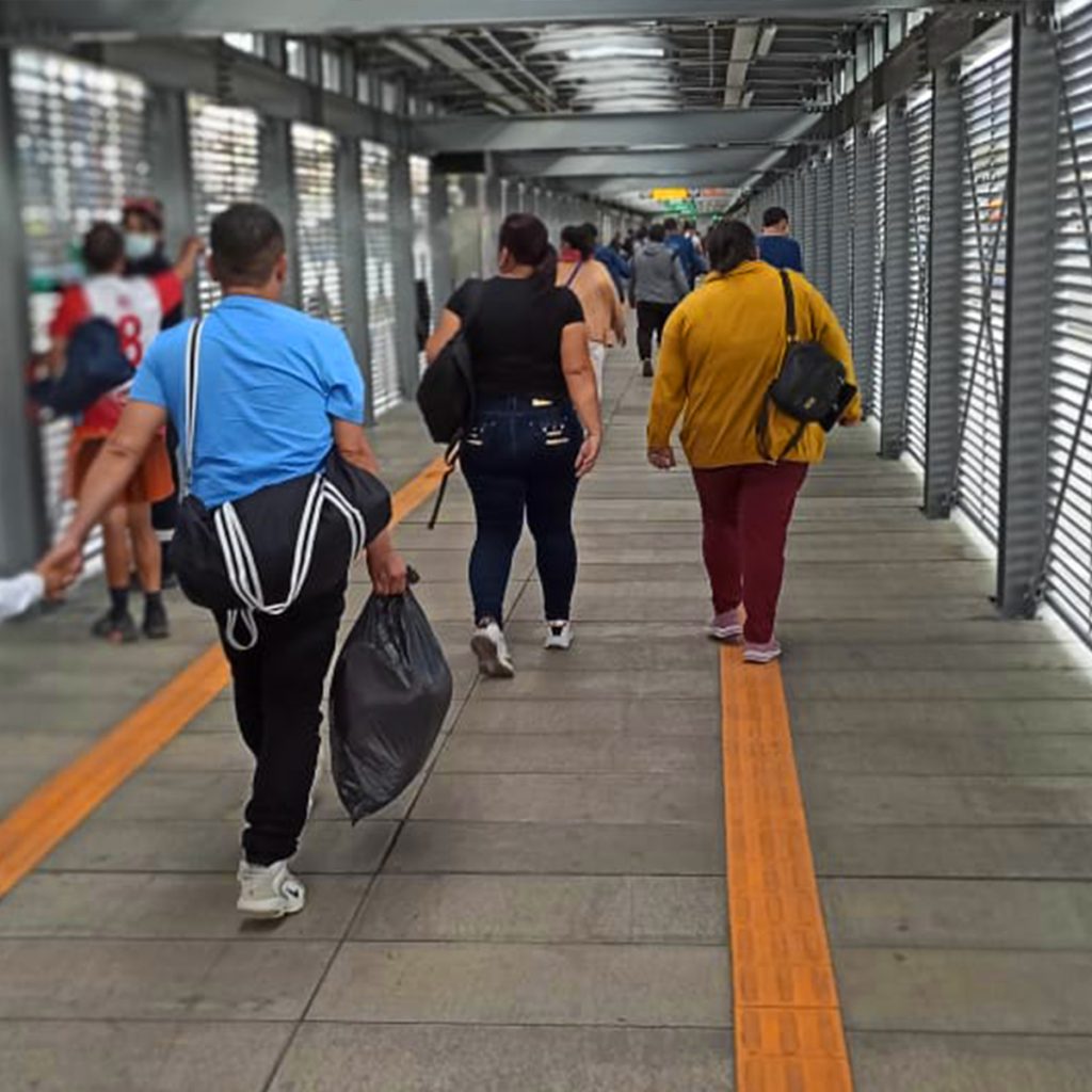 Pisos Podotáctiles para personas invidentes en plástico polipropileno